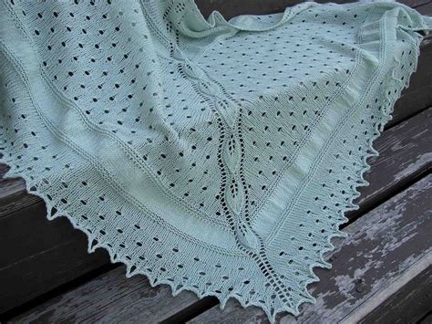 Ажурная шаль спицами