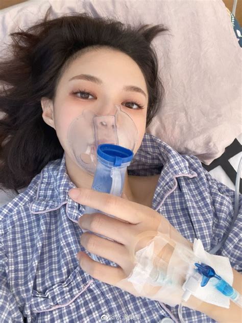 被成龍要電話地址爆紅！正妹空姐「躺病床動手術」憔悴近況曝光 娛樂星聞