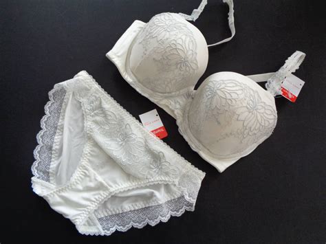 【新品】♪新品トリンプtriumph 豪華レースパット入りブラジャー＆ショーツセットサイズe70♪の落札情報詳細 ヤフオク落札価格検索