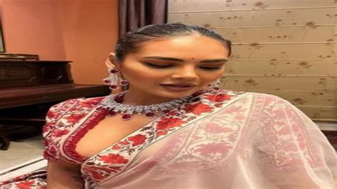 Esha Gupta Flaunts Her Beauty On Instagram With These Ethnic Looks In