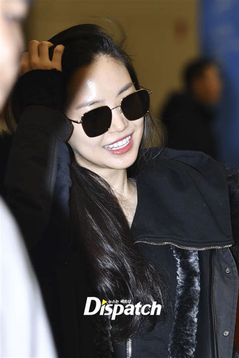 현장포토 머리 넘겨 반짝손나은 러블리 미소 디스패치 뉴스는 팩트다