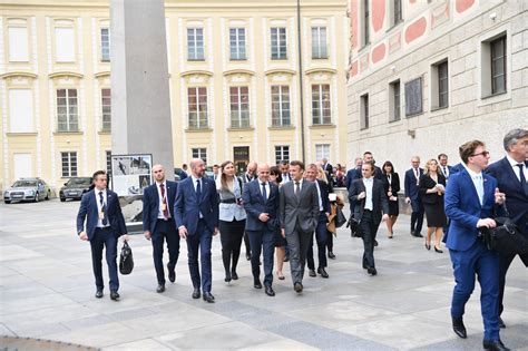 ОДРЖАН ПРВИОТ САМИТ НА НОВАТА ЕВРОПСКА ПОЛИТИЧКА ЗАЕДНИЦА Гласот на Европа