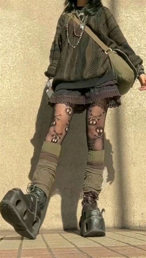 Stylish Earth Tone Outfit Inspiration Punk Kleding Grunge Kleding