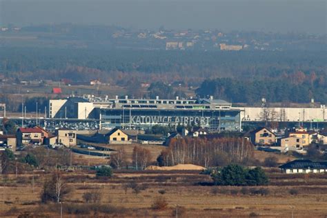 Lotnisko w Pyrzowicach reaguje na zmianę bieguna magnetycznego Ziemi INNPoland pl
