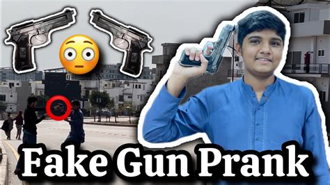 Fake Gun Prank Gun Prank In Public😜 Mobile Cheen Liya😱 Honey Bhai