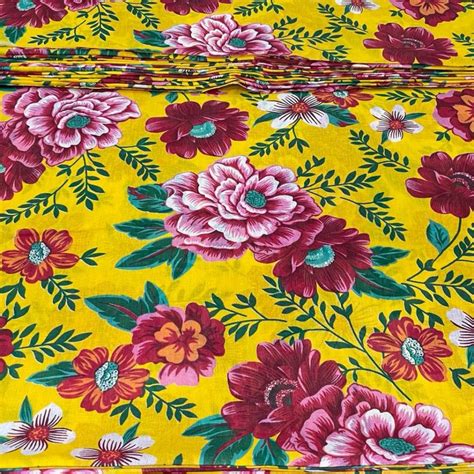 Tecido Chita 100 Algodao Floral Rosa E Vermelho Fundo Amarelo Skina