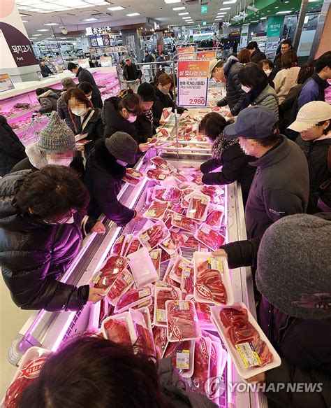 설 앞두고 열린 한우 할인판매 연합뉴스