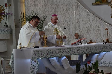 Foto Vizita Arhiepiscopului De București Îps Aurel Percă La Biserica