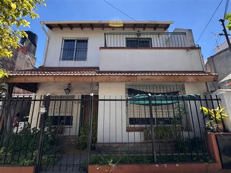 Casa Alquiler 3 Ambientes 30 Años 100m2 Con Balcón Sarmiento 1500