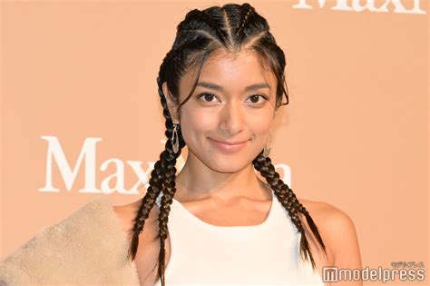 画像211 ローラ、sexyミニワンピ姿＆豪華自宅が話題「絵になる」「おしゃれで素敵」の声 モデルプレス