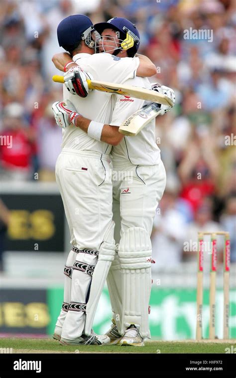 Kevin Pietersen And Ashley Giles England V Australia The Ashes The Brit