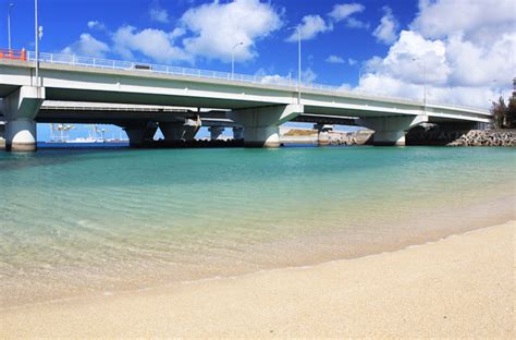 夏之沖繩 景點介紹 市區美景海灘 波之上 海灘 玩下水 吹下海風 仲可以參觀埋好有特色既斷崖上嘅波上宮神社 林公子遊誌 旅遊嘆世界