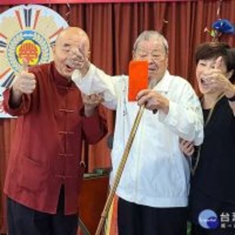 送愛到榮家 中華佛教慈善會致贈百歲人瑞賀歲金 Enews新聞網