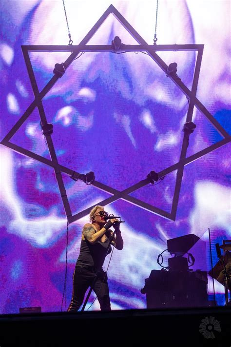 Tools Maynard James Keenan Insists Drag Outfit Had Nothing To Do With