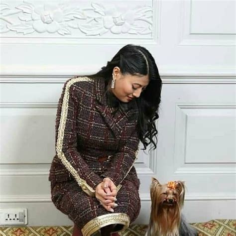 พระเจ้าลูกเธอ เจ้าฟ้าสิริวัณณวรี และสุนัขทรงเลี้ยงที่เคียงข้างทุกแฟชั่น