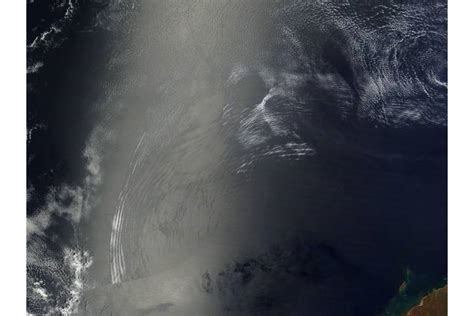Atmospheric Gravity Waves Off Northwestern Australia