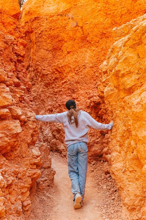 Premium Photo Hiker Girl In Bryce Canyon Hiking Relaxing Looking At