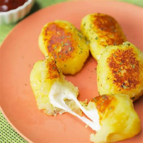 【さけるチーズがとろ〜り♪】背徳おつまみ！やみつきポテトチーズボール じゃがいも レシピ 簡単 つまみ じゃがいも おつまみ レシピ
