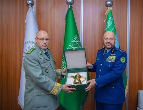 جريدة الرياض رئيس هيئة الأركان العامة يلتقي بقائد الأركان الموريتاني