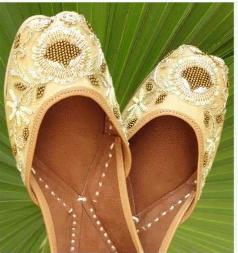 Embroidered Party Wear Ladies Stylish Mojari Size 2 8 At ₹ 850pair