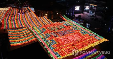 환하게 불 밝힌 조계사 연등