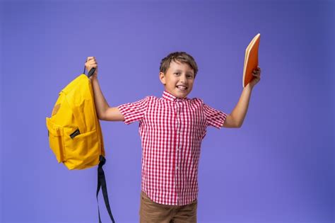 Aluno Mochila E Caderno Foto Premium