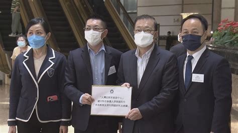 多個團體向李家超競選辦遞交建議書 譚志源爭取本周末前政綱公布 Now 新聞