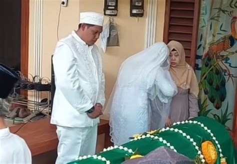 Viral Sepasang Kekasih Di Semarang Akad Nikah Didepan Jenazah Ayahnya