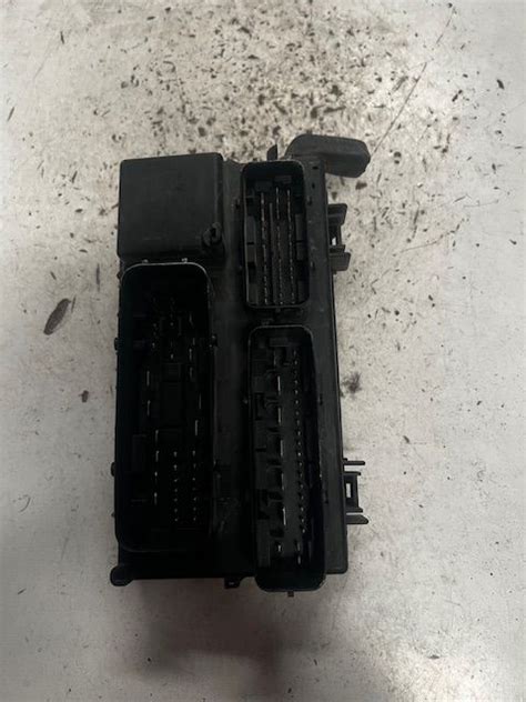 CAJA RELES Y FUSIBLES OPEL CORSA C AÑO 2004 Desguace Domínguez