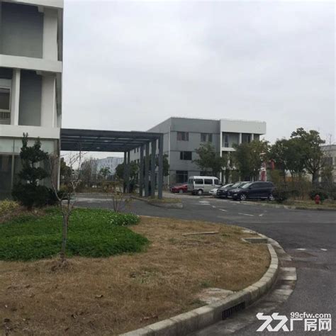 芦潮港104块厂房仓库29000平带行车可分租无税收高14米 上海南汇芦潮港厂房出租 上海久久厂房网