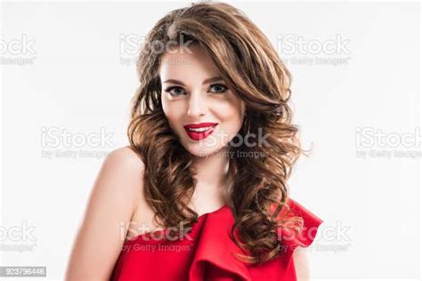 흰색 절연 카메라 보고 화장과 붉은 입술으로 아름 다운 여자 드레스에 대한 스톡 사진 및 기타 이미지 드레스 디자인 립스틱 Istock