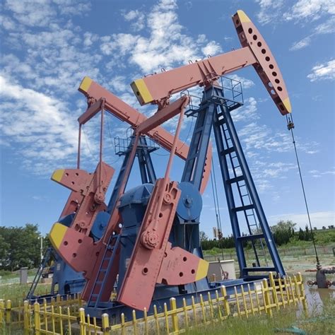 API Spec 11e Bend Walking Oilfield Beam Pumping Unit Pumping Unit And Oil Sucking Machine