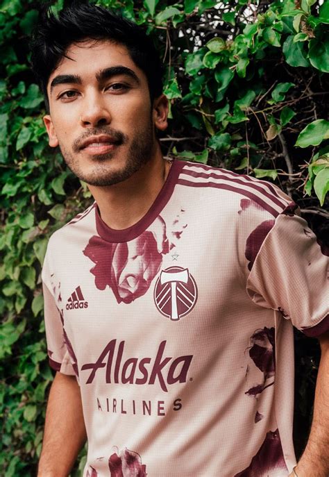 Pulga on Twitter Alors là le maillot de Portland cest clairement