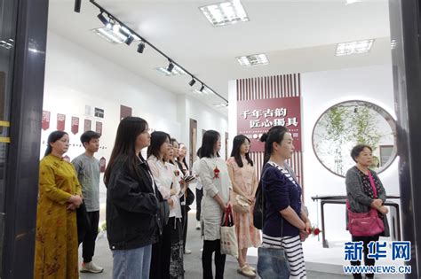多维度展现古琴艺术魅力 当代名家斫琴展在四川省沫若艺术院开展 新华网