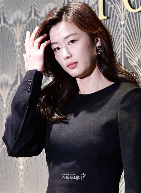 [포토]전지현 머리만 넘겼을 뿐인데 스타투데이