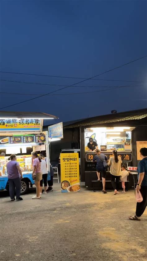 嘉義 中埔保安宮今天有快閃夜市 小小的夜市 十幾個攤位而已 來逛的人還不少～ 影片隨手拍給大家看看👇🏻