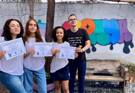 Professor do Cepama em Luziânia leva alunas a participar de projeto