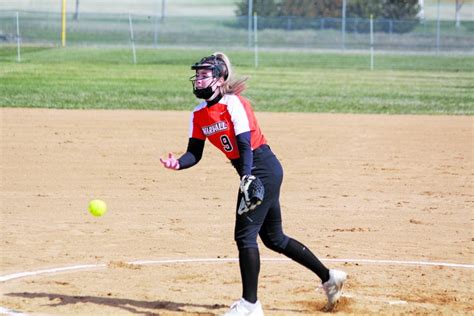 Prep Softball Offensive Outburst News Sports Jobs Marshall