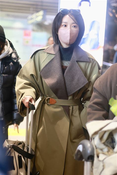 高叶军绿风衣气场十足 对粉丝开心比v秒变萌妹 搜狐大视野 搜狐新闻