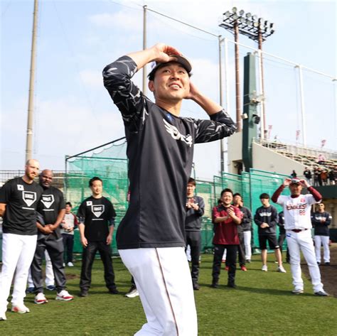 東北楽天ゴールデンイーグルス ㊗️ 西口直人 選手が支配下登録🎉 みんなの前で、石井一久gmから支配下登録を伝えられた西口選手