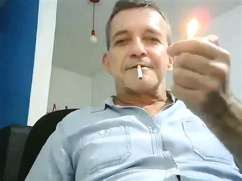 자지를 자랑하는 잘생긴 아빠 xHamster
