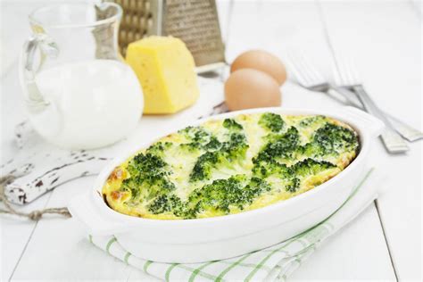 Darált hússal rakott brokkoli tejszínesen kiadós és tele van vitaminnal