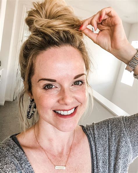 Messy Bun Ideas For Women Over 40