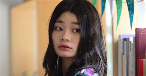 영화 스틸 플라워 속 낯선 그녀 정하담