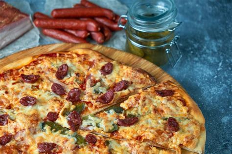 Plasterek Gor Cej Pizzy Wielki Serowy Lunch Lub Obiadowego Skorupa