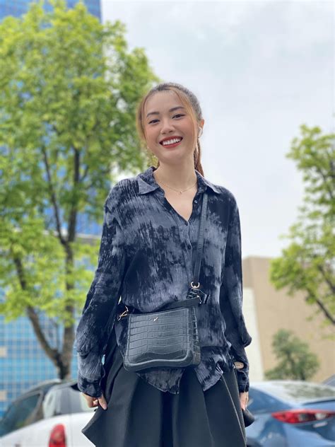 Tò Mò Chiếc Túi được Diễn Viên Kiều My Chọn Cho Vai Mai Khôi Trong Phim