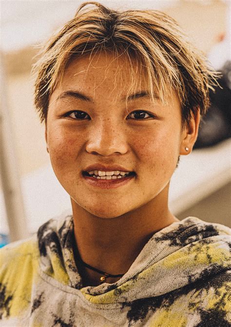 Siqi Yang Is The First Ever Chinese Olympic Surfer