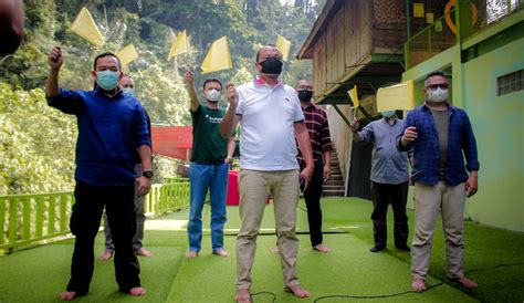 Pengibaran Bendera Kuning Pengusaha Pariwisata Sumedang Berlanjut