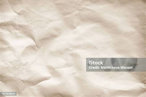 브라운 재활용 크래프트 페이퍼는 편지에 대한 빈티지 질감 배경을 구겨 추상 양피지 오래된 복고풍 페이지 그런지 빈 신문 크림 무늬 거친 주름 그런지 표면 배경 복사 공간 0