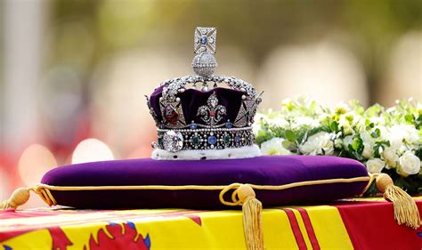 Imperial State Crown Significance Of Queen S Crown And Its Jaw